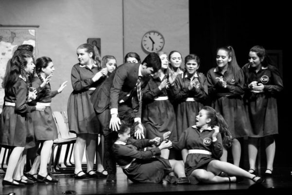 Το ξύλο βγήκε από τον παράδεισο - Artion Theater